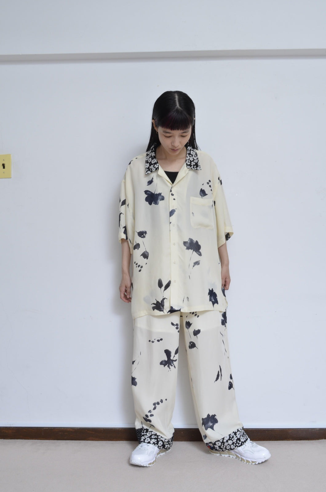 OPEN COLLAR SH_FLOWER/FLOWER – here/YEAH RIGHT!!